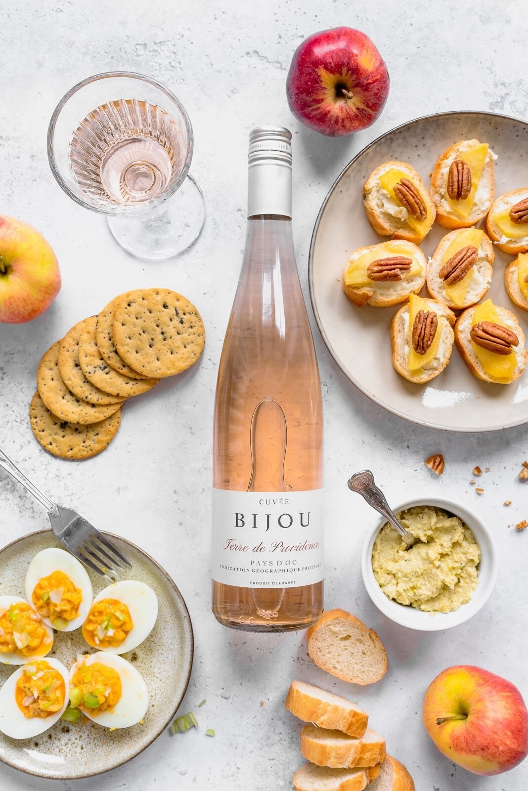 Le Bijou de Sophie Valrose-Summery Wines from Phillip Schofield